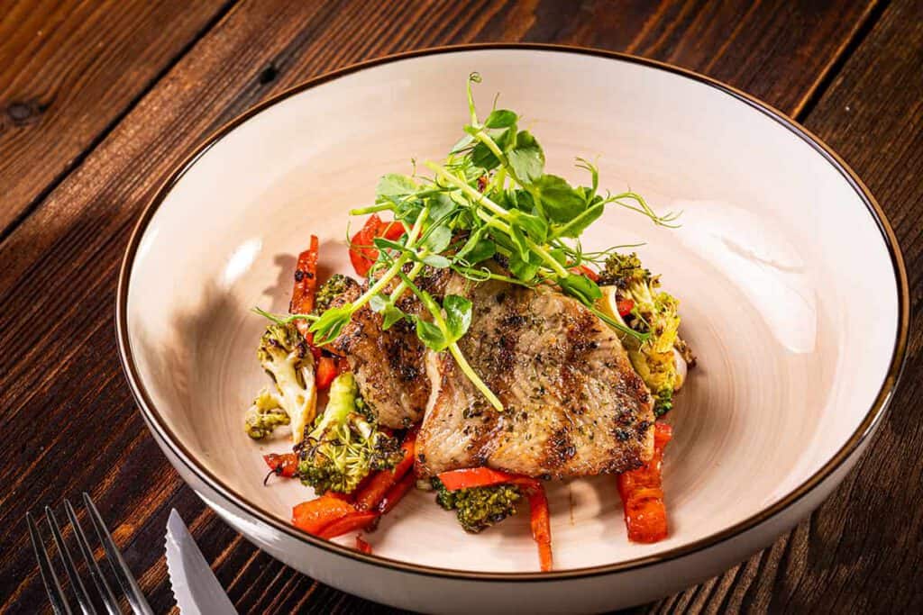 Gegrillter Wels mit Brokkoligemüse | Grillschule Adi Matzek